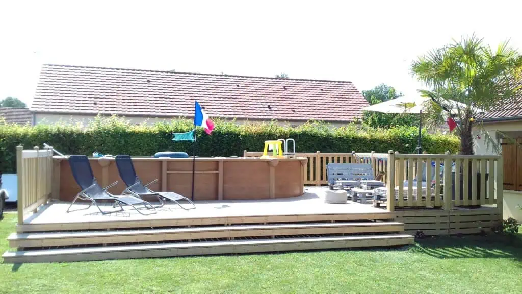 Terrasse pour piscine - Deckit - Fabricant de terrasses bois pour mobil ...